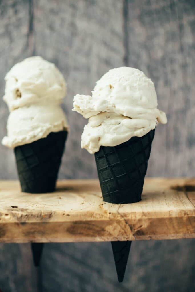 Cremiges veganes Vanilleeis (mit und ohne Eismaschine) — VEGANE VIBES