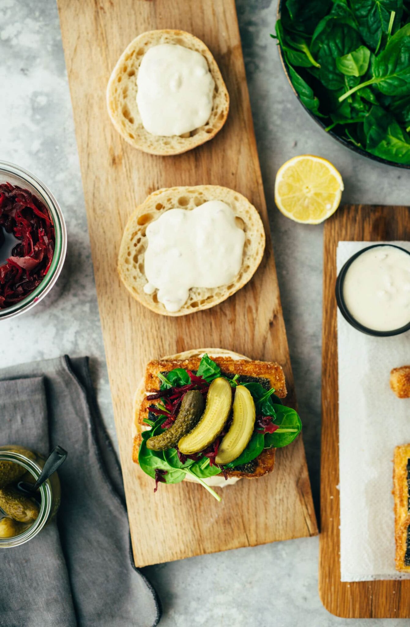 Veganer Fisch Burger mit Cashew-Remoulade — VEGANE VIBES