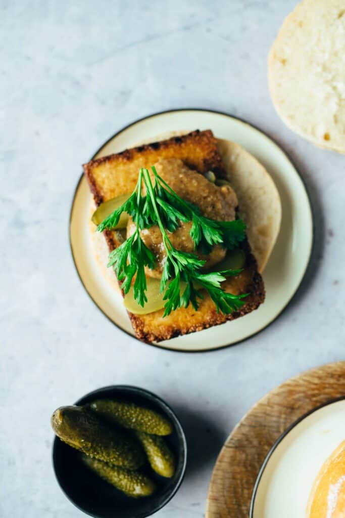 Vegane Leberkas Semmel (10 Minuten) — VEGANE VIBES