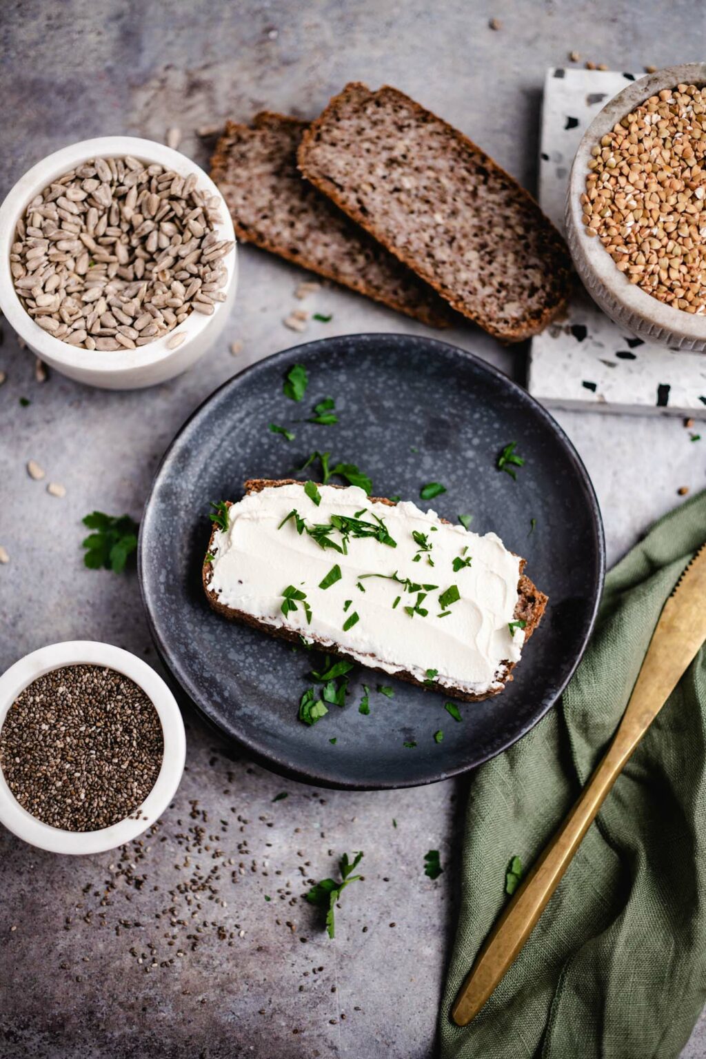 Buchweizen Chia Brot — VEGANE VIBES