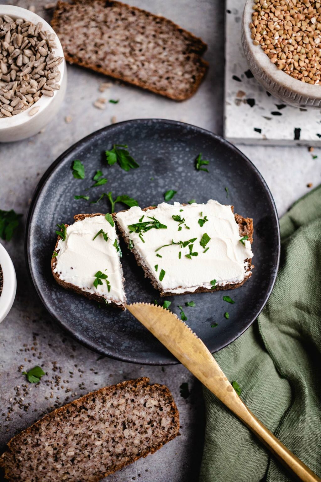 Buchweizen Chia Brot — VEGANE VIBES