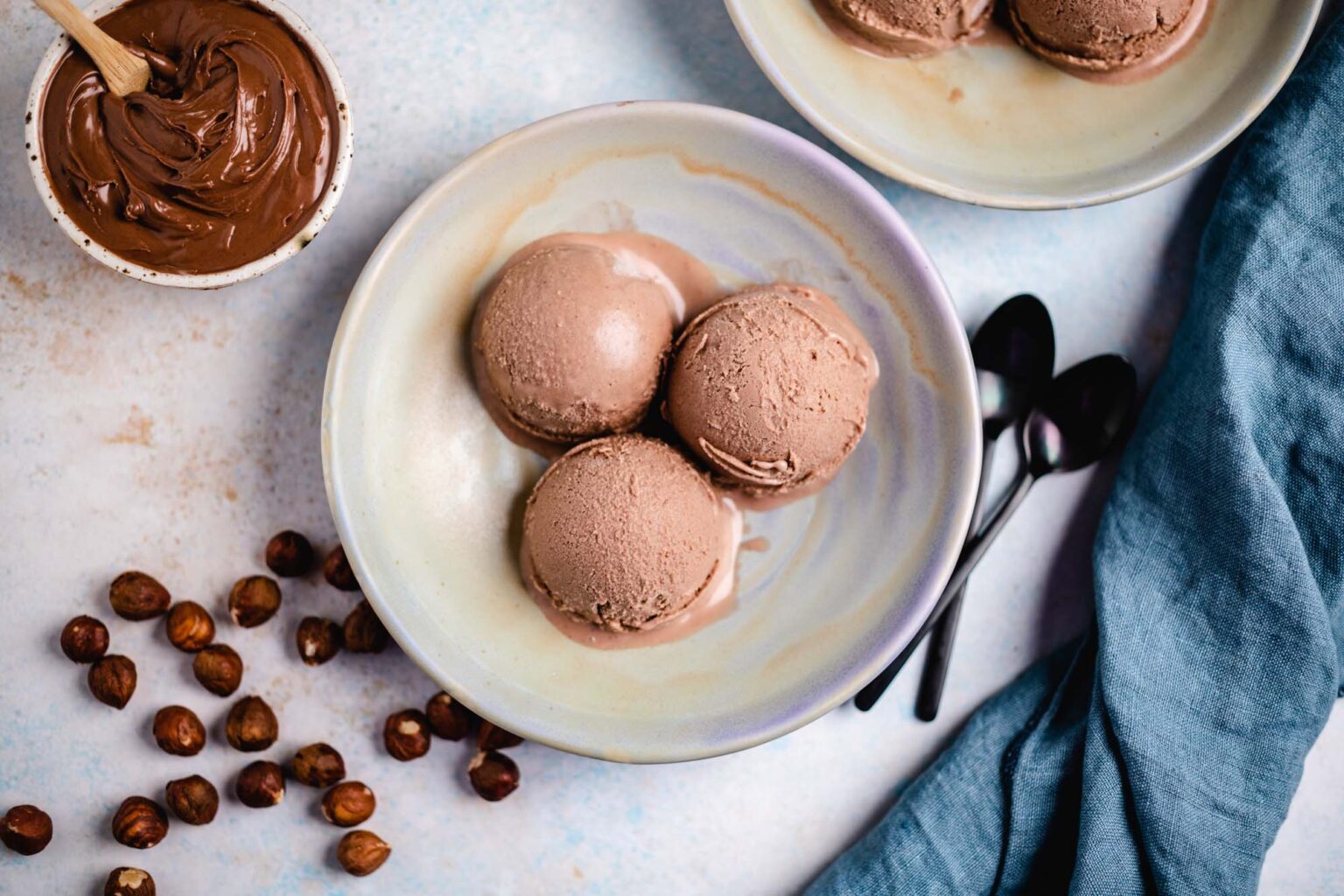 Nutella-Eis (mit und ohne Eismaschine) — VEGANE VIBES